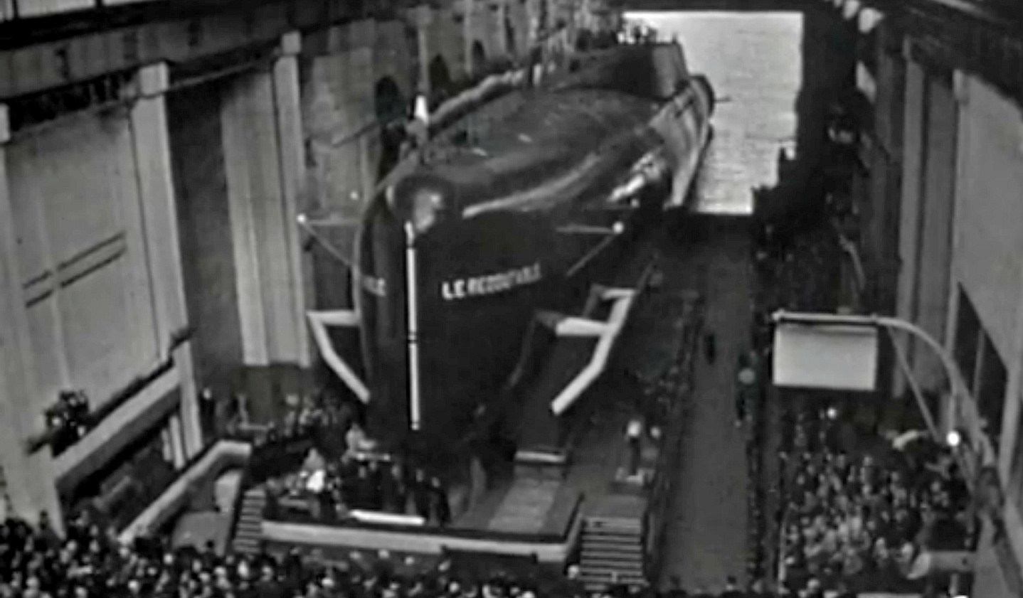Lancement du sous-marin "Le Redoutable" (1967) à Cherbourg - Histoire ...